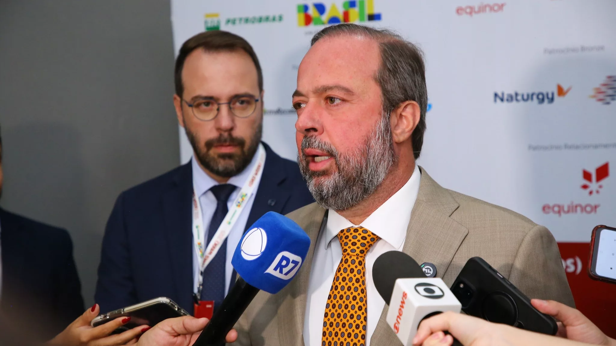 MME: edital do LRCAP precisa sair em 60 dias para leilão em 2025 | eixos